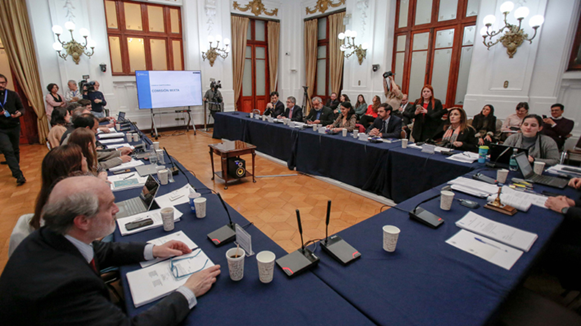 Comisión mixta inicia votación de 32 propuestas de solución y enmiendas ...