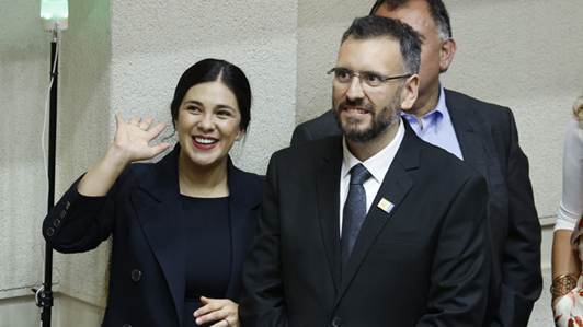 Polémica por viaje de Cariola a Abu Dabi y reunión con embajador de EAU ...
